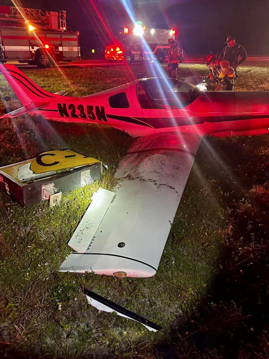 Stuart: Plane loses landing gear, drives off runway during landing ...